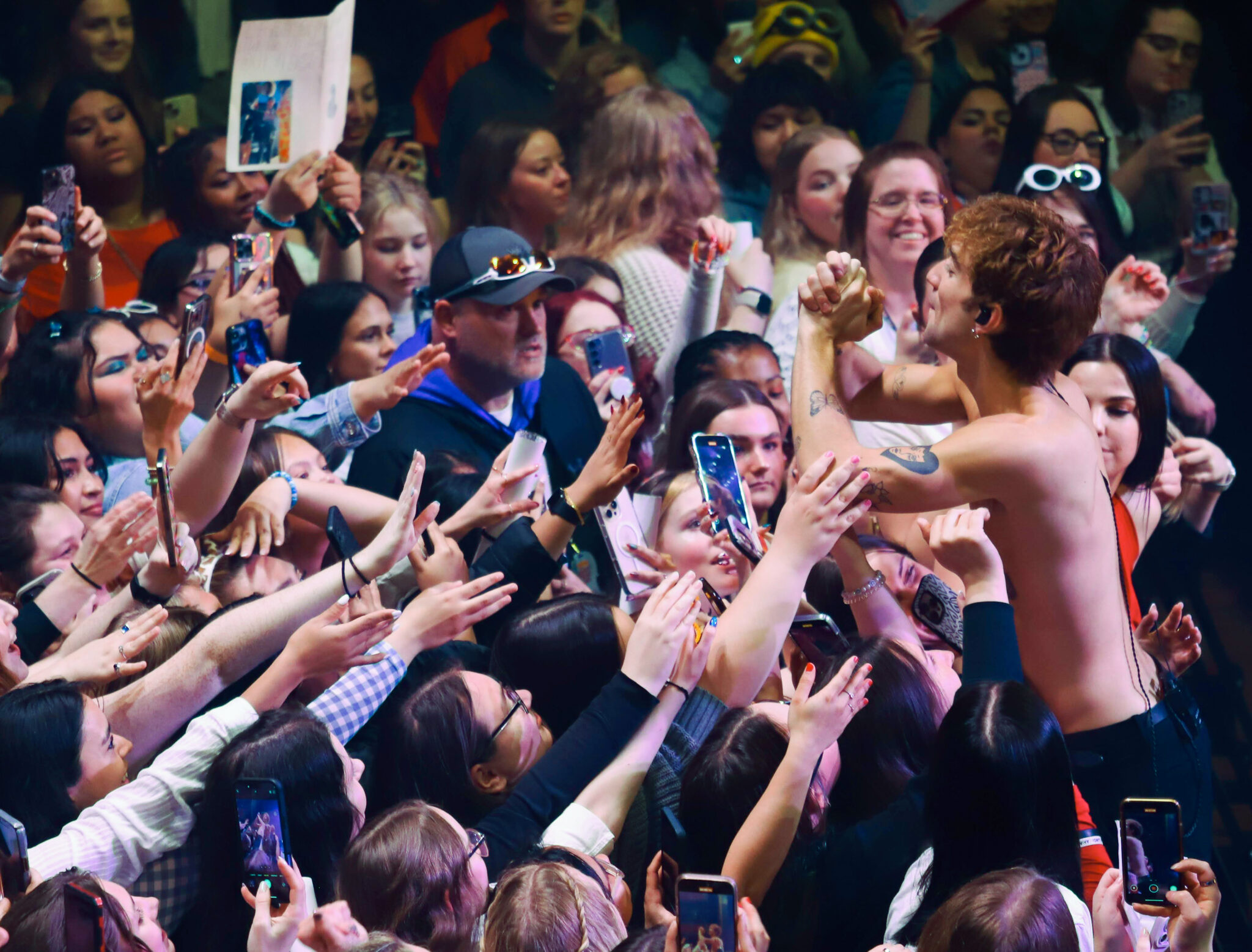 Daniel Seavey Soars at Vic Theatre with Second Wind | The Loyola Phoenix